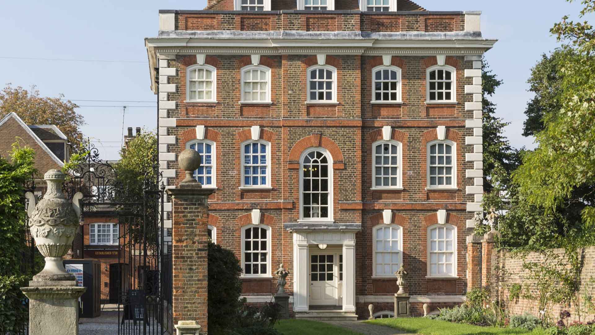 Cheap House Removals Rainham man and van rm13 removals